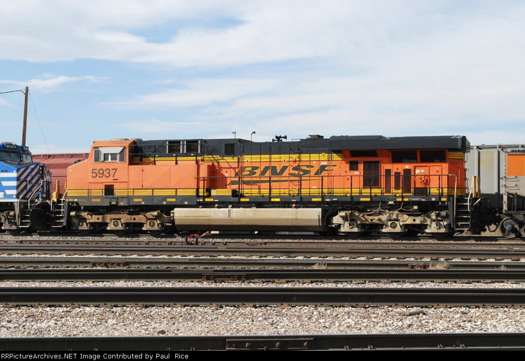 BNSF 5937